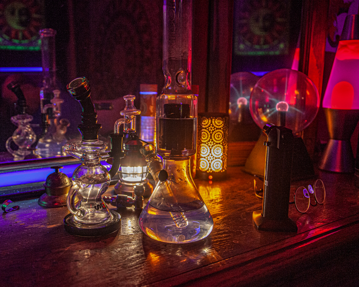 Where do you get high? Creating a vintage stoner lounge on a budget ...
